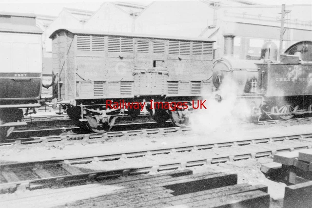 RAILWAY PHOTO 6X4 GWR 4 Wheel Siphon C No 940 unknown location c1930's ...