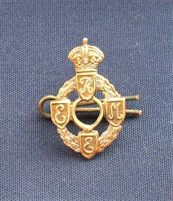 WWII ROYAL ELECTRICAL & Mechanical Engineers (REME) Brass Collar Badge ...