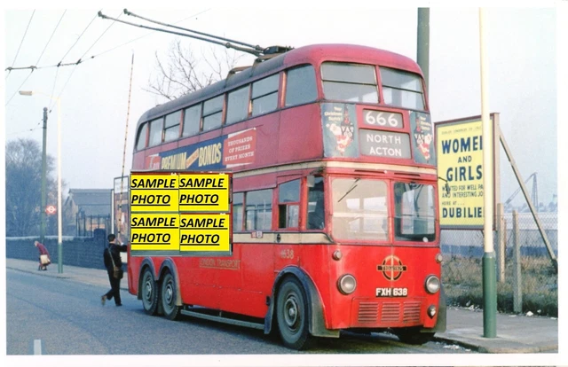 LONDON TRANSPORT COLOUR Bus Photograph-Trolleybus 1638 Route 666 £1.00 ...