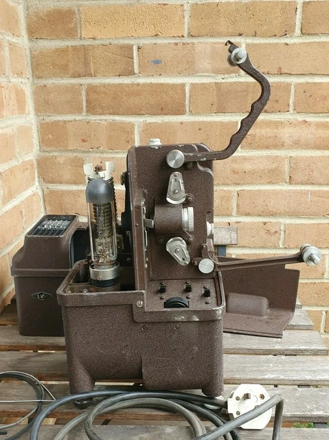 VINTAGE 1950S DEKKO Model 118A 8mm film projector - Untested EUR 51,82 ...