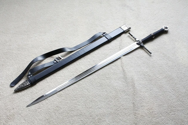 S4607 THE WITCHER Iii Wild Hunt Geralt Of Rivia Warrior Silver Wolf ...