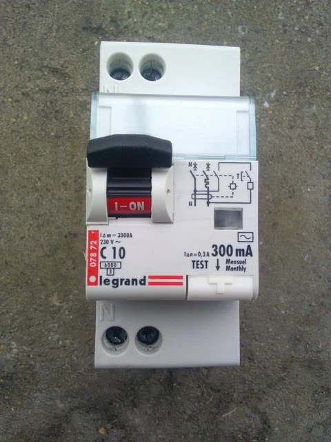 DISJONCTEUR DIFFÉRENTIEL 300MA C10 amp 2 poles legrand type AC ...