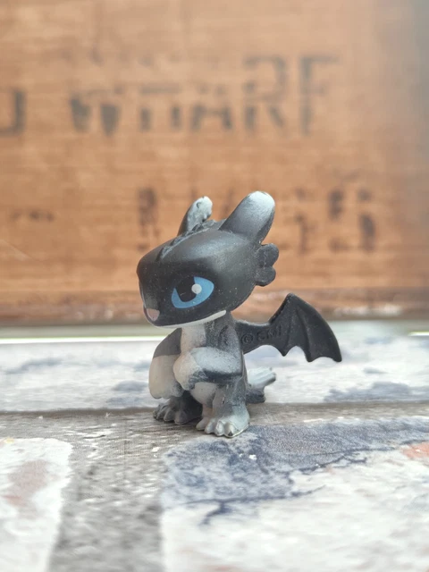 HOW TO TRAIN Your Dragon Dart Mini Mystery Figure Nightlight £13.95 ...