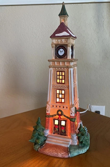 HOLIDAY TIME CHRISTMAS Village Lighted Clock Tower 2004 Snow Village £ ...