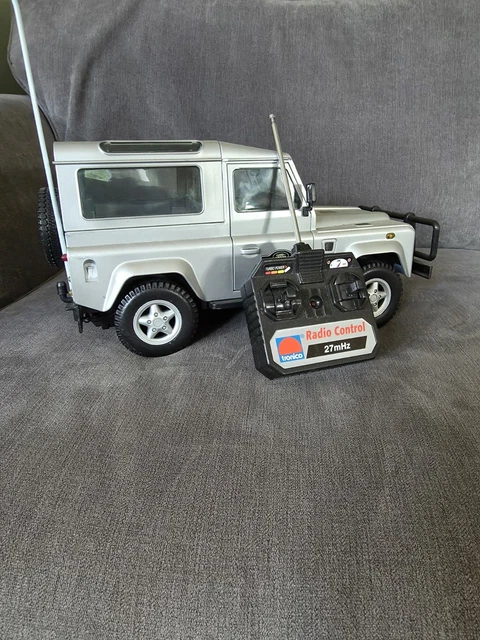RASTAR 1/14 SCALE Radio Controlled Land Rover Defender. £15.61 ...