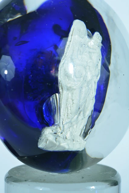 ANCIEN PRESSE-PAPIERS VERRE Vierge à l'enfant Boudon de saint Amant ...