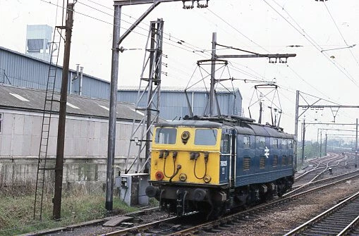ORIGINAL COLOUR SLIDE of 76025 BR class 76 Woodhead electric loco £18. ...