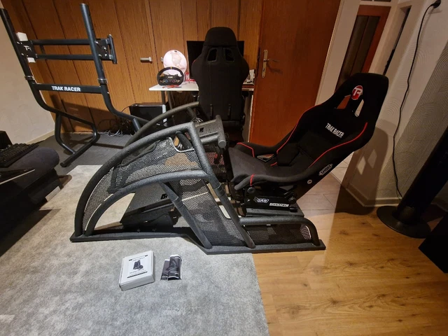 FANATEC RENNSPORT COCKPIT V2 Sim Racing Rig Inkl. Trak Racer Sitz £607. ...
