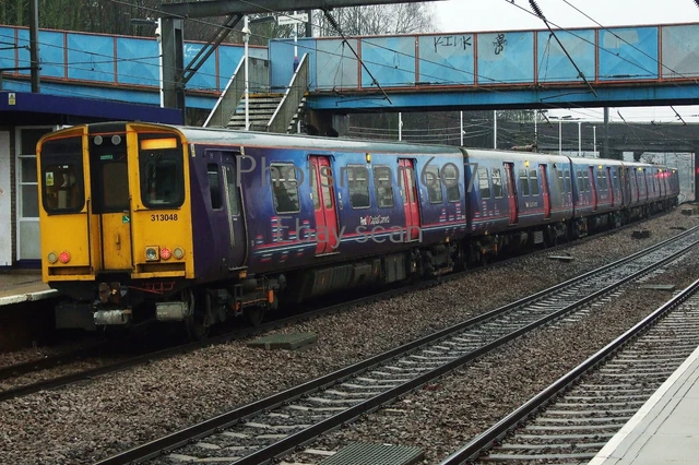 CLASS 313 313048, 3 car EMU, in First Capital connect at Alexandra ...
