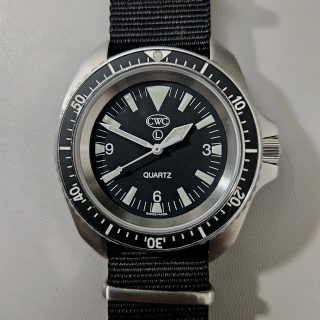 CWC ROYAL NAVY Diver Re-Issue Military Spec (Qm60) Swiss Quartz 300M ...
