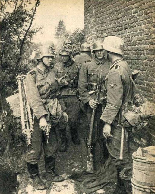 WWII B&W PHOTO German Soldiers Luger 1940 WW2 World War Two Wehrmacht ...