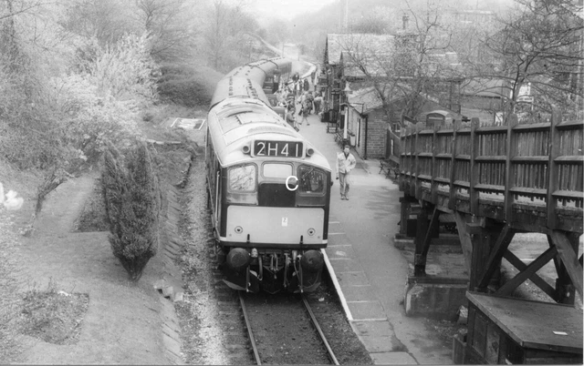 BRITISH RAILWAY B.R Photograph - Class 31 D5209 At Haworth 14/04/1990 £ ...