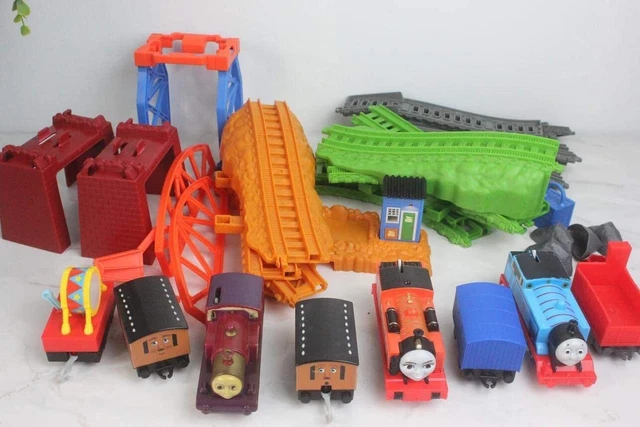 TRACKMASTER TOMY/ MATTEL Thomas the Tank Engine Motorised Trains ...