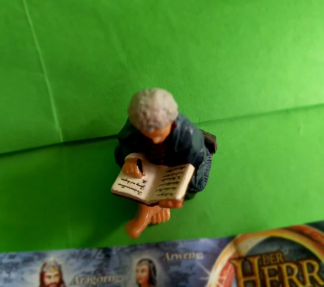 LORD OF THE Rings toy 2003 Hobbit Bilbo writing in book Lovely cake ...