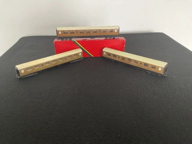 HORNBY TRIANG OO Gauge 3 X LNER Teak Coaches 2 = Unboxed - 1 = Boxed £6 ...