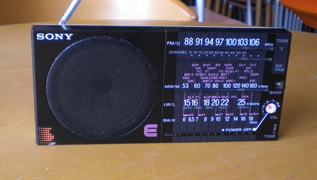 VINTAGE, RADIO SONY ICF-35, 4 Bands, Fonctionne, très bon état EUR 39 ...