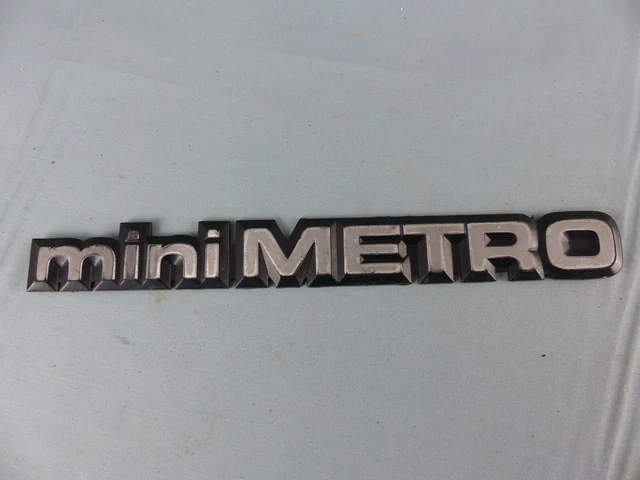 AUSTIN MINI METRO sigle monogramme insigne logo emblème badge coffre ...