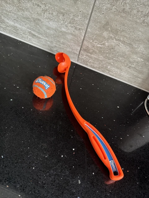 CHUCKIT! SPORT DOG Ball Launcher Fetch Dog Toy Ball Thrower & Small ...