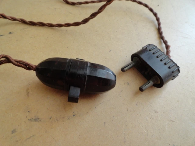 ANCIEN INTERRUPTEUR BAKELITE olive zeppelin a facettes avec la fiche ...