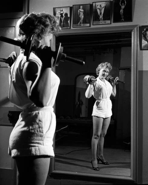 BRITISH ACTRESS JILL Day Exercising In The Gymnasium 1955 OLD PHOTO EUR ...
