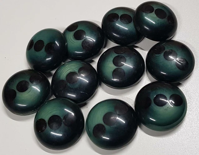 LOT 11 ANCIENS BOUTONS GALALITHE CABOCHON ton vert inclusion noir 28 mm ...