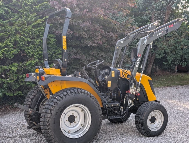 JCB COMPACT TRACTOR with front loader. Well looked after. Only 514 hrs ...