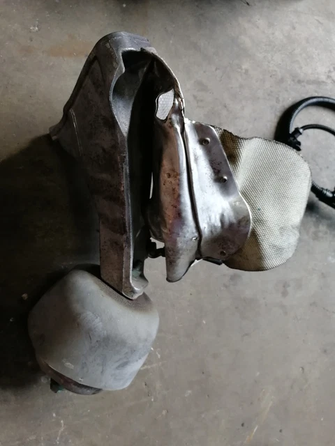 AUDI A4 5B Soda Right Engine Mount Hoist 8D0199388G 8D0199379M ...