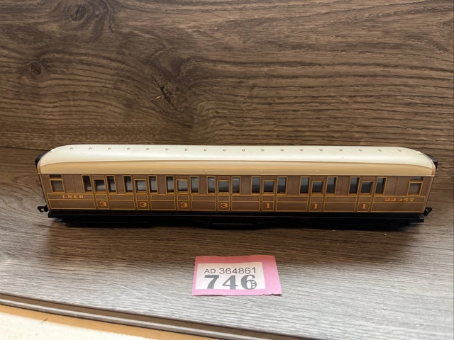 HORNBY OO GAUGE LNER Composite Coach in LNER Teak 22357 £15.99 ...