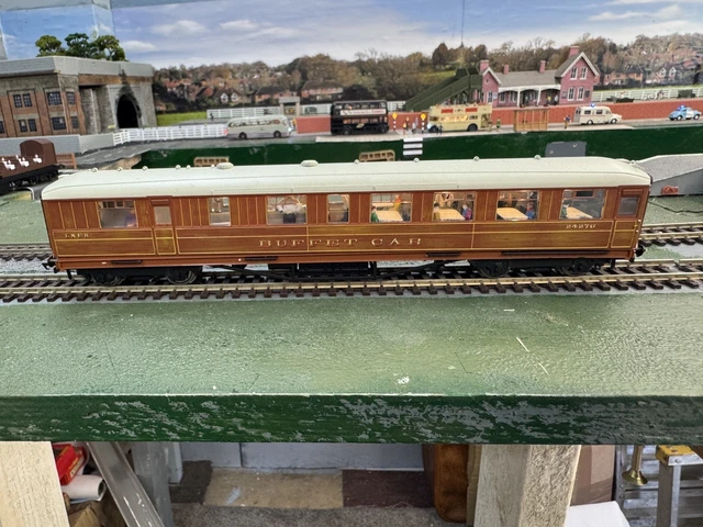 HORNBY 00 61FT6IN Buffet Car Lner Teak With Lights Passengers ...