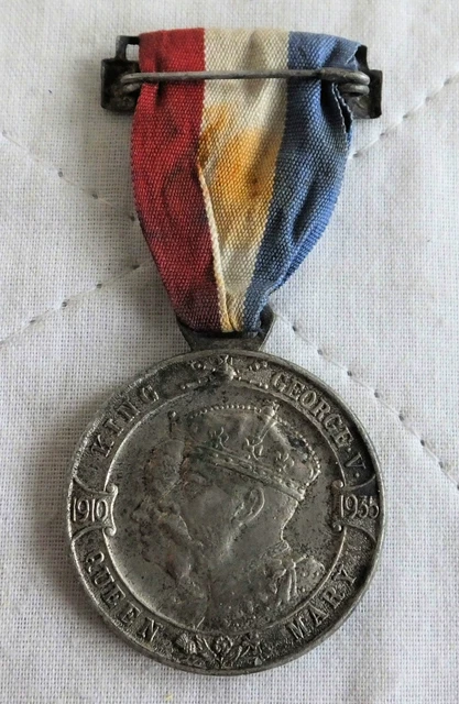 1935 KING GEORGE V AND QUEEN MARY 33mm SILVER JUBILEE MEDAL - teddy ...