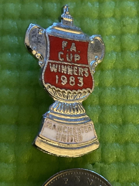 RARE MANCHESTER UNITED FC Enamel Pin Badge FA Cup Winners 1983 Trophy ...