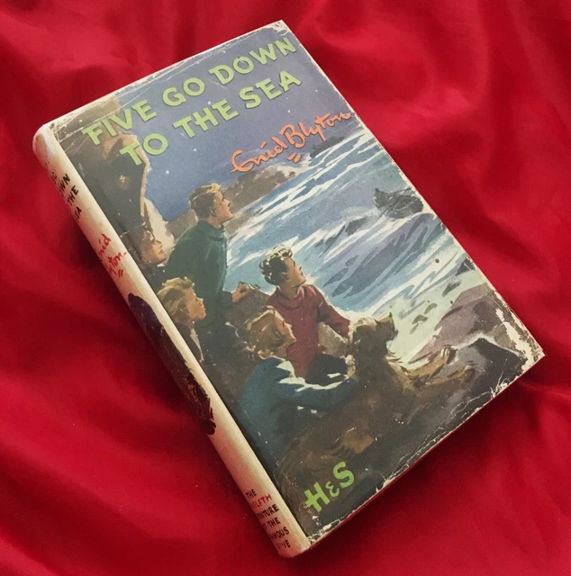 ENID BLYTON FAMOUS Five Go Down To The Sea Vintage Hardback Dw Dj 1965 ... ENID BLYTON FAMOUS Five Go Down To The Sea Vintage Hardback Dw Dj 1965 ...
