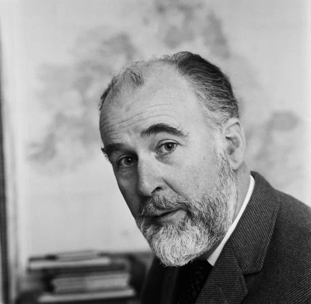 ENGLISH ACTOR RICHARD Vernon Posed At Home 1967 OLD PHOTO $9.00 ...