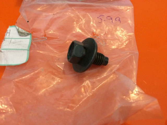 GENUINE NISSAN X-TRAIL Wheel Arch Lining Splash Shield Bolt X 2 ...