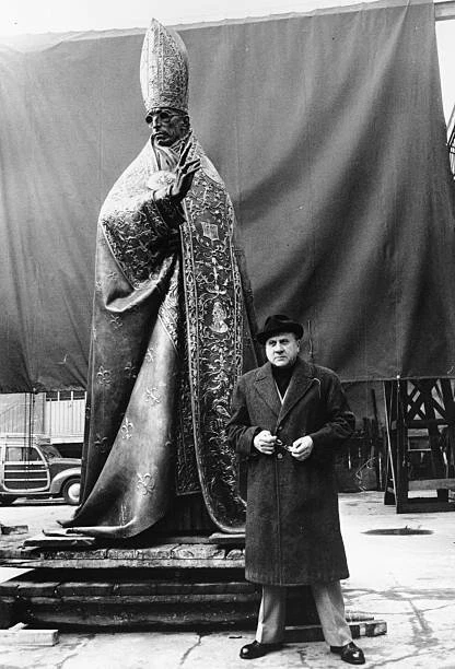 ITALIAN SCULPTOR FRANCESCO Messina standing front statue Pope P- 1963 ...