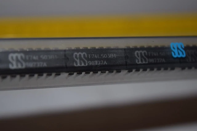 SIGNETICS T74LS03B1 14-PIN Dip 2-Input NAND Gate IC New Quantity-10 $8. ...