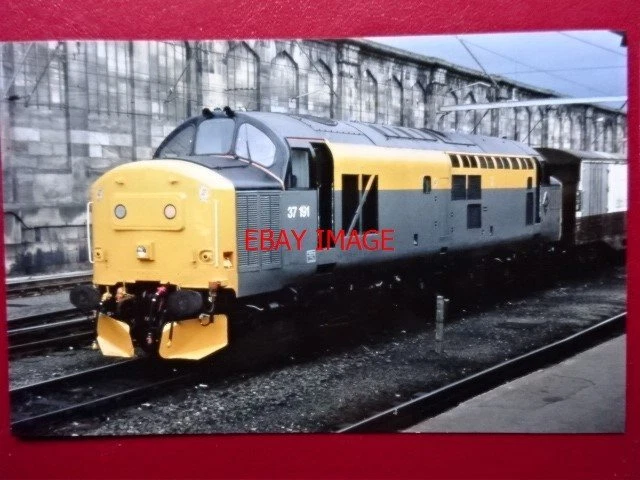 PHOTO CLASS 37 Diesel Loco No 37191 At Carlisle Railway Station £2.00 ...