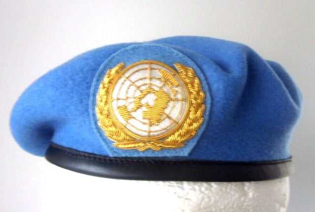 UNITED NATIONS - UN BERET & WO1 / OFFICER BULLION CAP BADGE 58cm ...