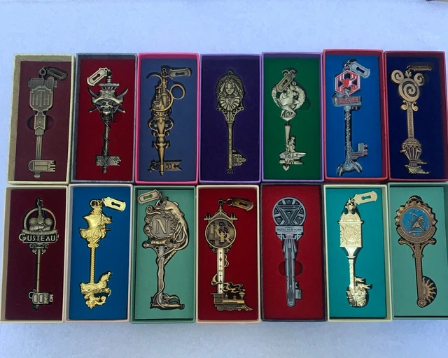 KEY KEY KEY key DISNEYLAND PARIS COLLECTOR LIMITED EDITION ATTRACTION £ ...