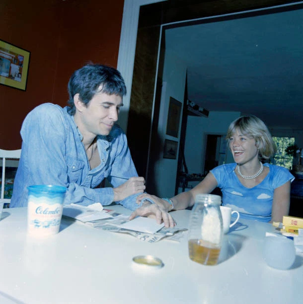 ACTOR ANTHONY PERKINS & photographer Berry Berenson pose for port- Old ...