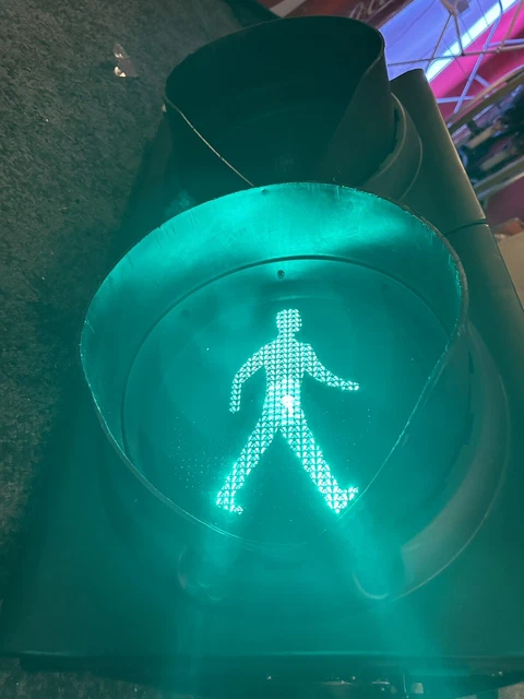 SIEMENS PEDESTRIAN RED man/green man traffic lights with 3 pin plug £60 ...