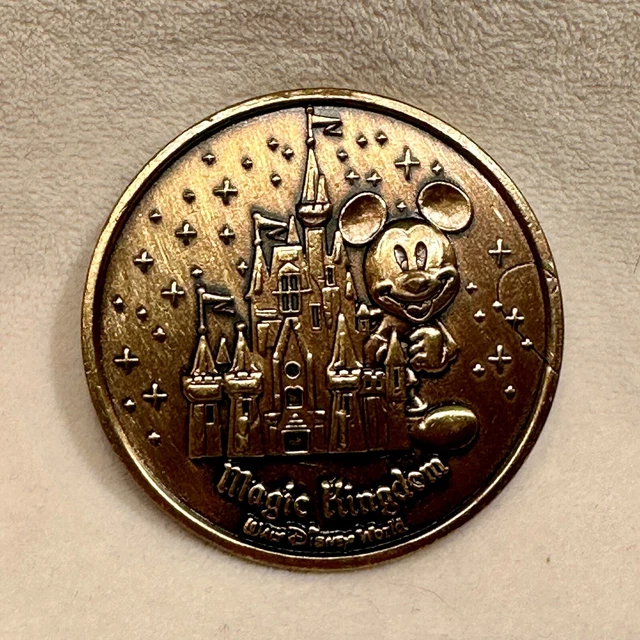 VINTAGE: MAGIC KINGDOM themed Collectible Coin from the Walt Disney ...