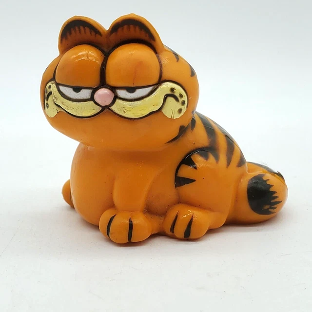 GARFIELD THE CAT Collectible PVC Cake Topper Figure Sitting and Waving ...