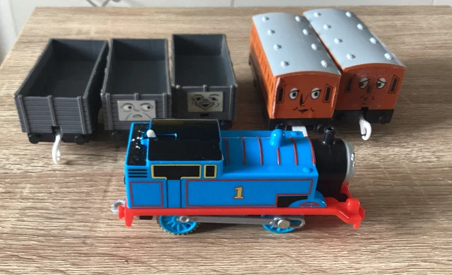 TOMY TRACKMASTER THOMAS the Tank with Annie, Clarabel, 3 Troublesome ...