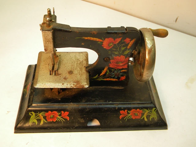 VINTAGE CHILDS TIN metal sewing machine; Germany, British Zone, WWII £ ...