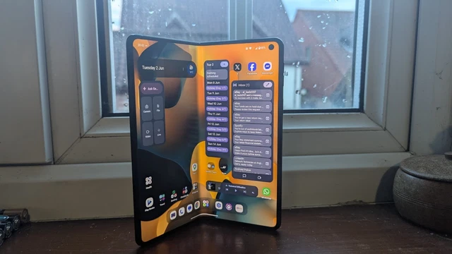 MOTOROLA RAZR FOLD, FIFA World Cup 2026 Special Edition, Black, £1,434. ...