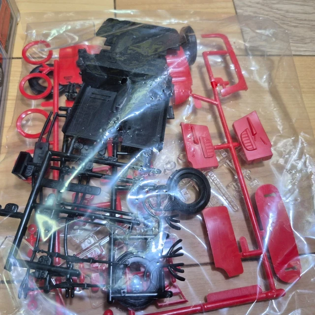 BANDAI MONOGRAM 1/25 Scale Ferrari 250 GTO Plastic Model Kit EUR 98,50 ...