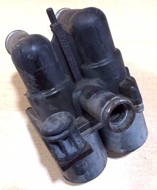 MERCEDES VENTIL W124 Doppelwasserventil Wasserventil A0008306584 ...