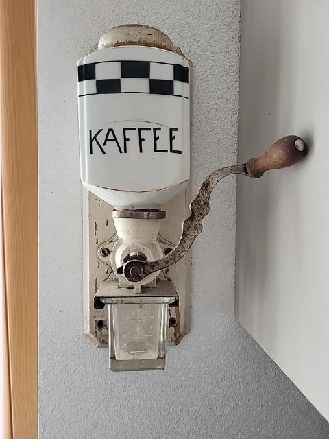 ALTE WAND KAFFEEMÜHLE "KAFFEE" Keramik auf Brett old wall mount coffee mill EUR 20,00 - PicClick DE