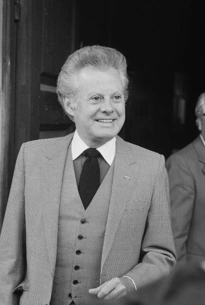 IRISH-ENGLISH SINGER AND entertainer Danny La Rue attends a memoria ...
